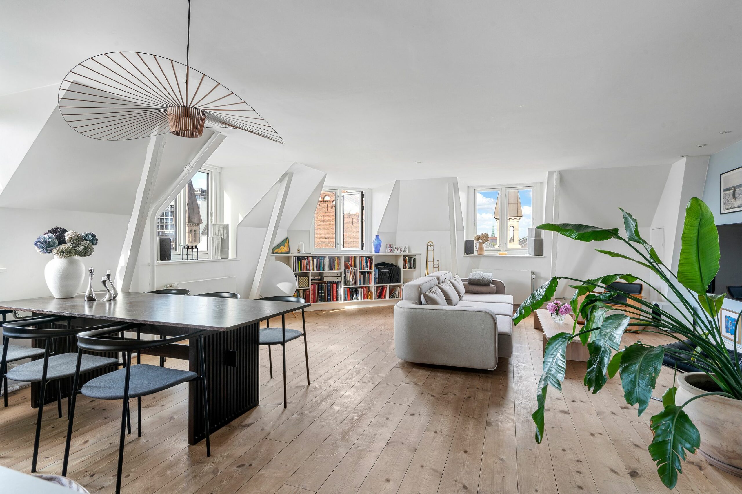 Reventlowsgade 16, 5. tv, København V - Ivan Eltoft Nielsen